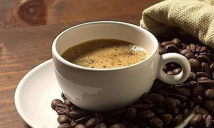 Los beneficios de beber café a primera hora Los beneficios de beber café a primera hora